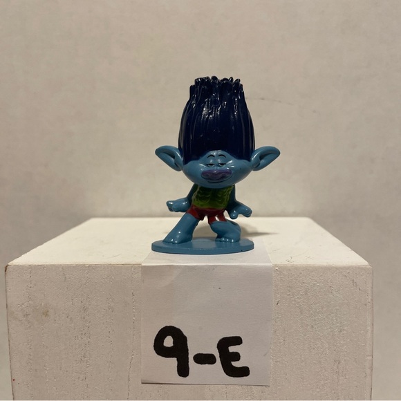 Dreamworks | Toys | Dreamworld Trolls Pvc Figure Cake Topper | Poshmark